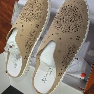 bernie mev. | Shoes | Bernie Mev New York Memory Foam Slip On Shoes ...